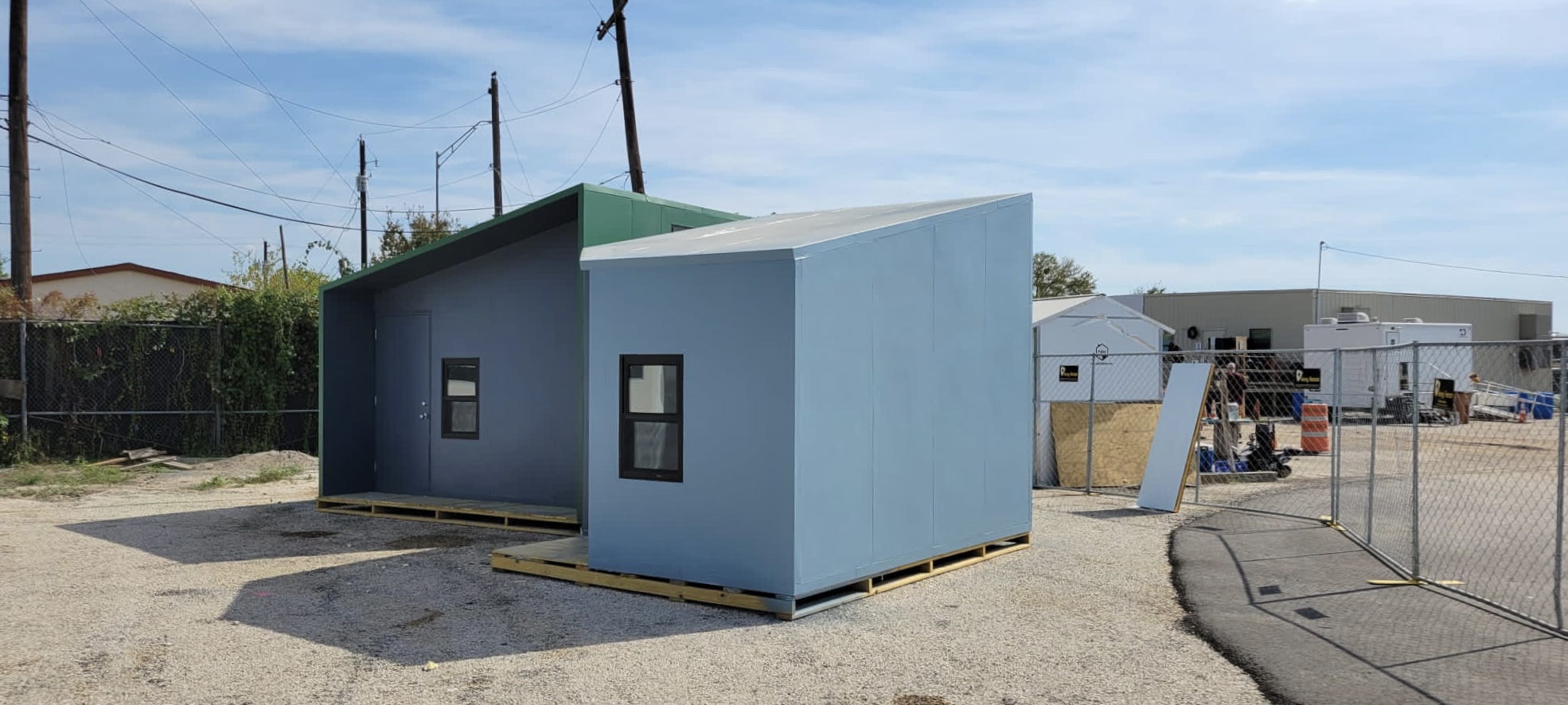 PLUGIN HOUSES FOR THE UNHOUSED / People's Architecture Office